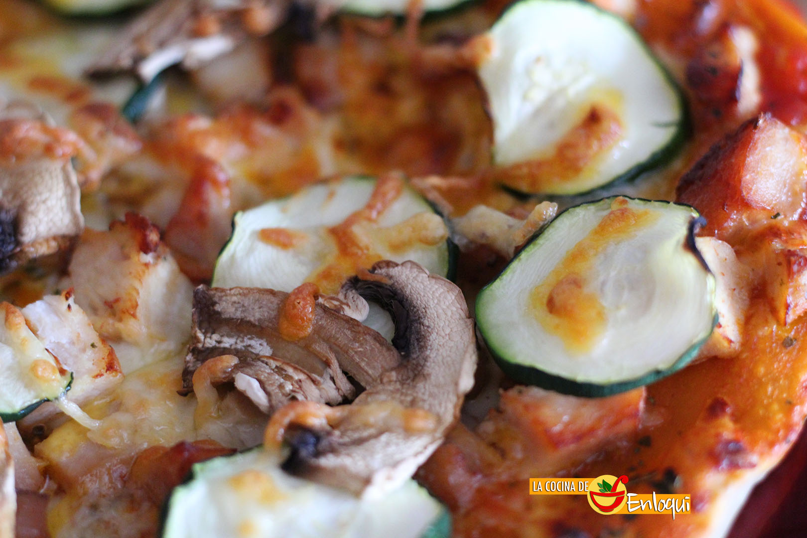 pizza de pollo con verduras, fácil, económica y saludable