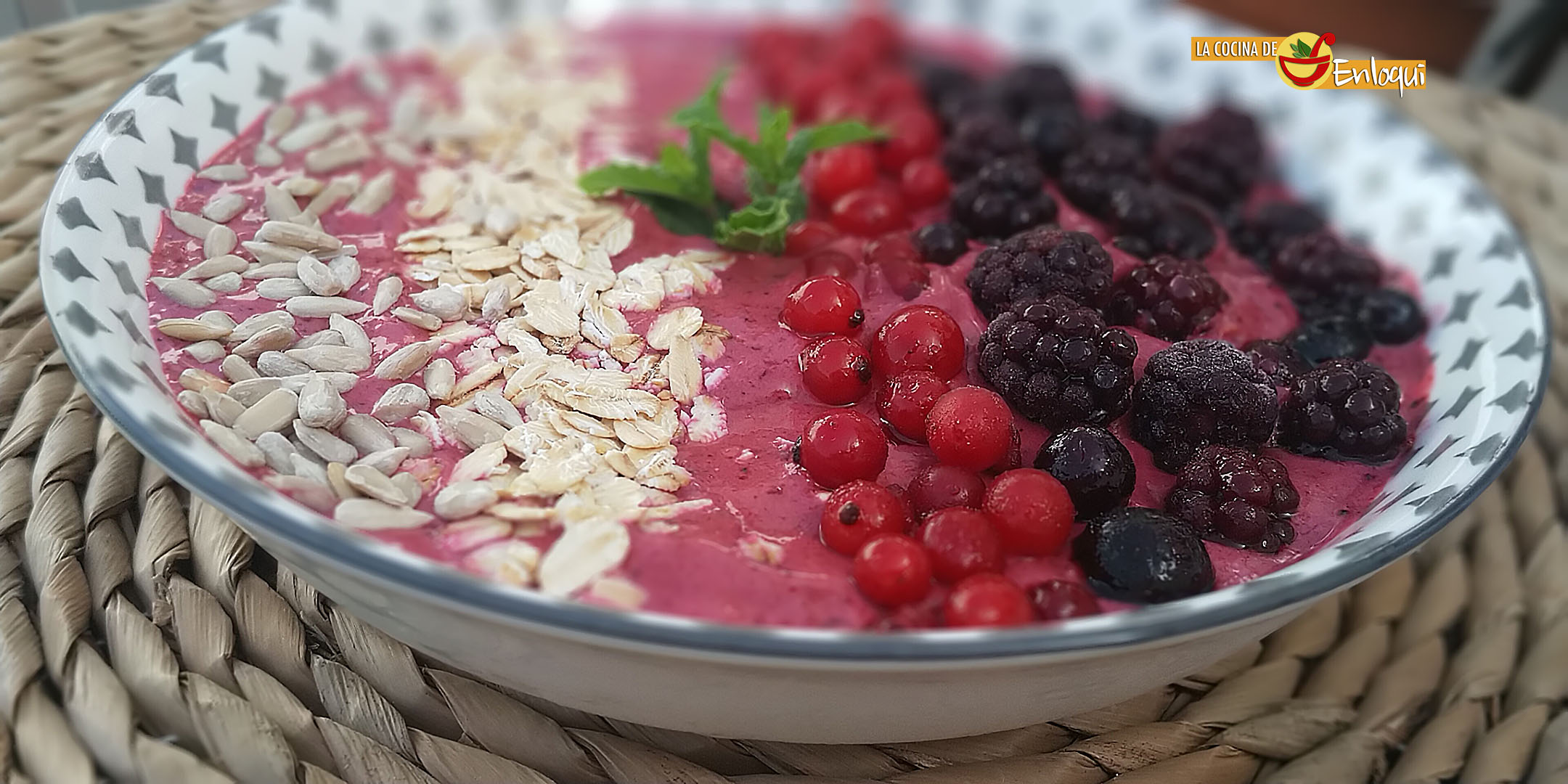 Smoothie bowl de frutos rojos - La Cocina de Enloqui