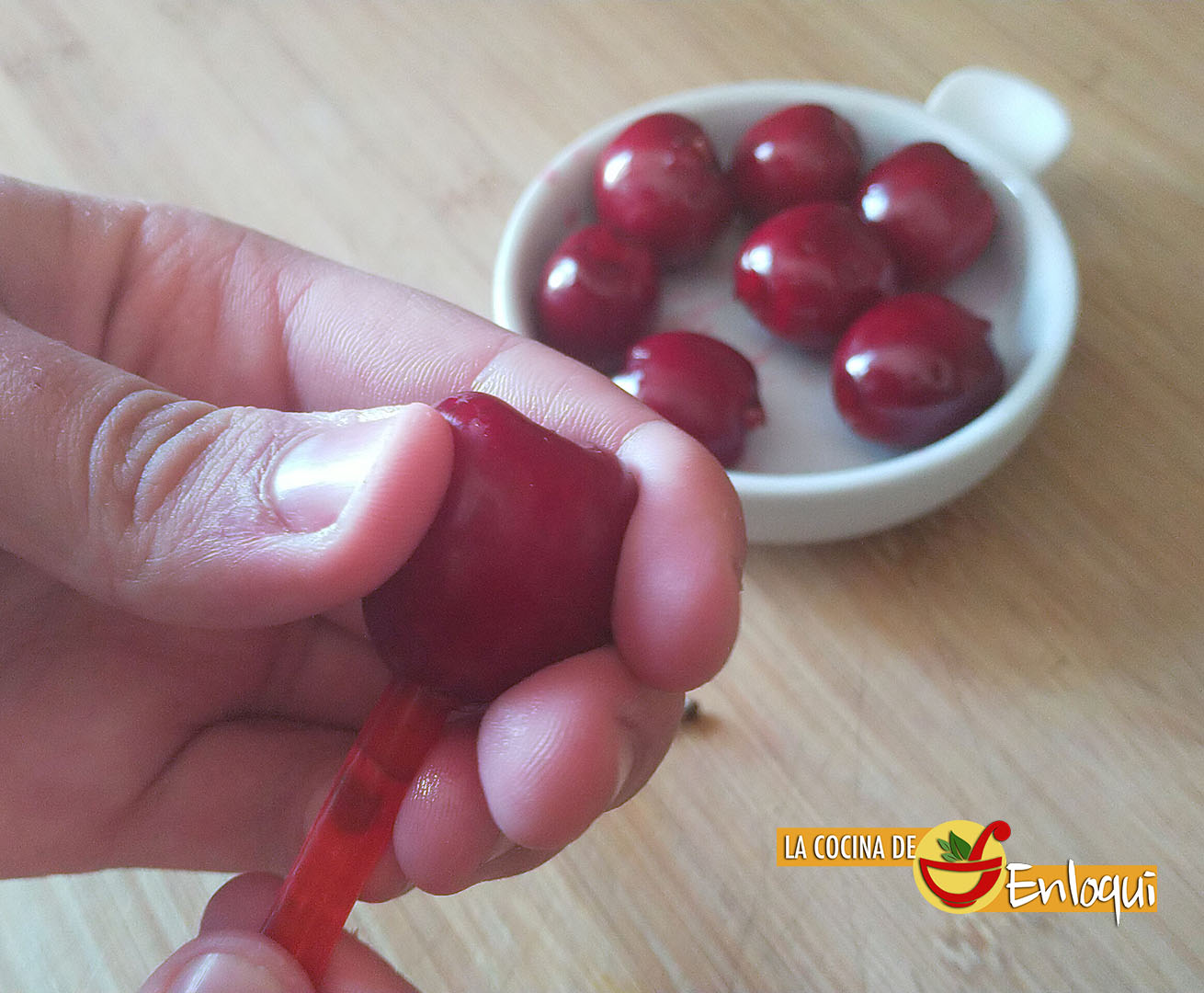 2 métodos muy fáciles para deshuesar cerezas - La Cocina de Enloqui