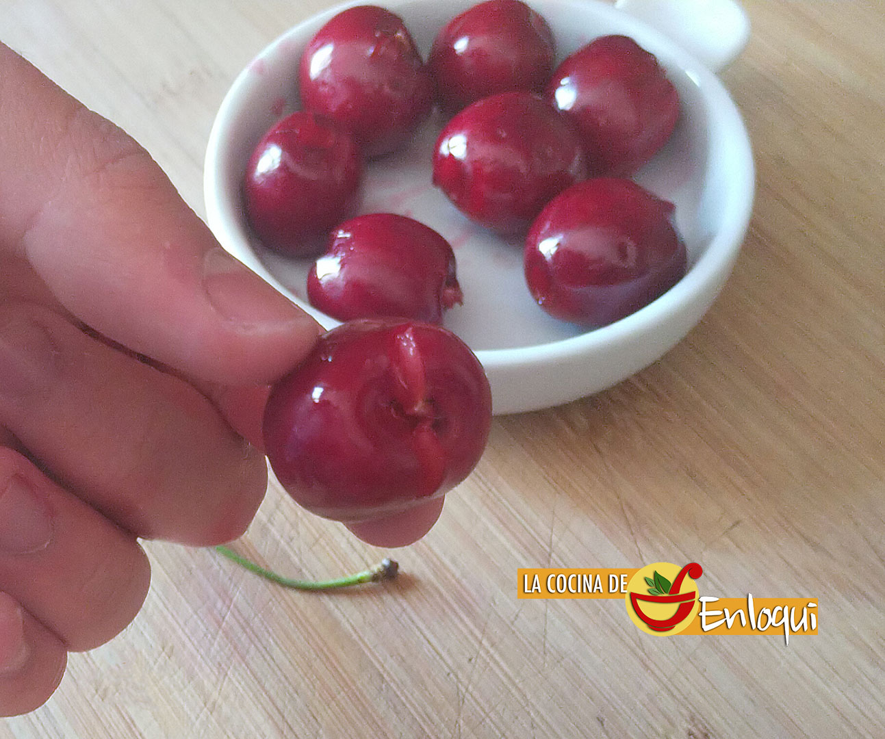2 métodos muy fáciles para deshuesar cerezas - La Cocina de Enloqui